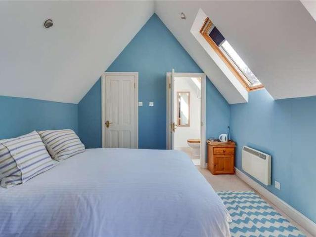 5 bed house for sale