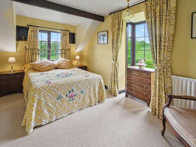 5 bed house for sale