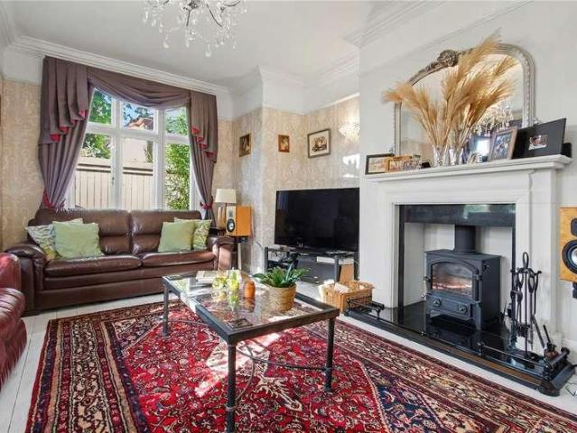 5 bed house for sale
