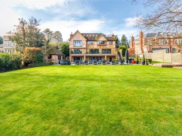 5 bed house for sale