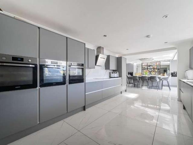 5 bed house for sale