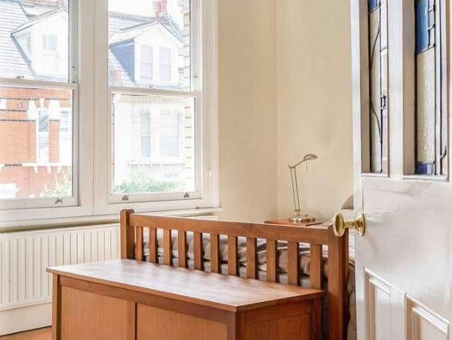 5 bed house for sale