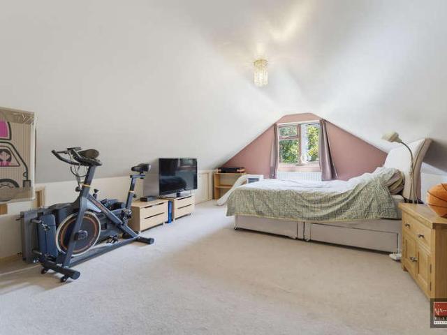 5 bed house for sale