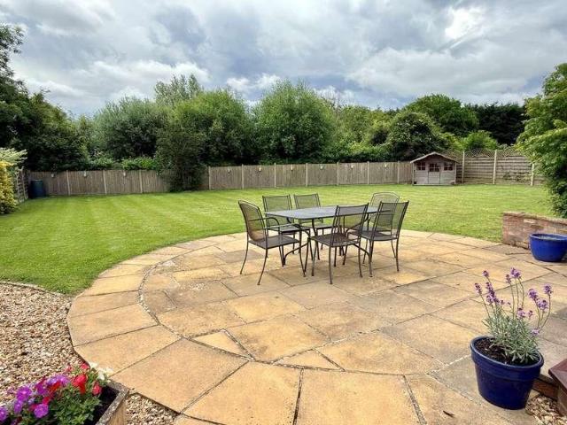 5 bed house for sale