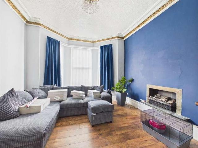 5 bed house for sale