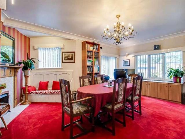5 bed house for sale
