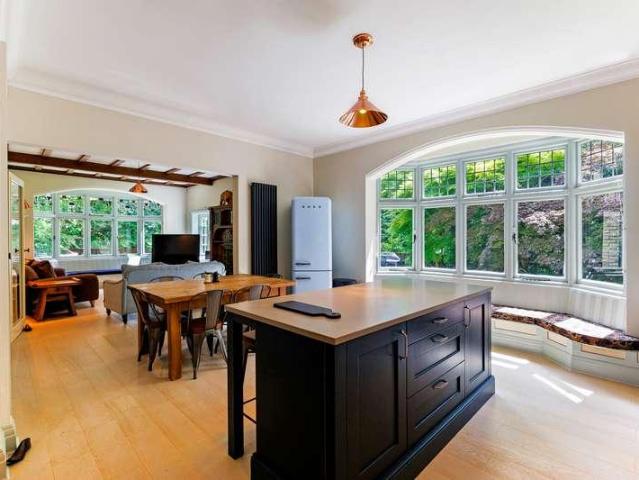 5 bed house for sale