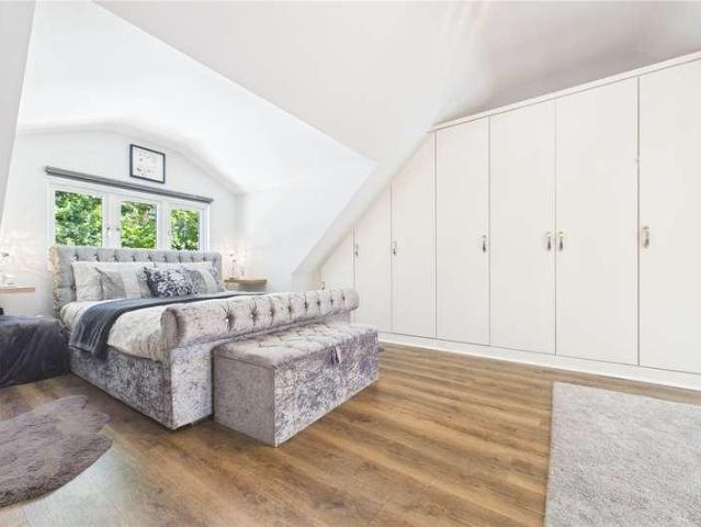 5 bed house for sale