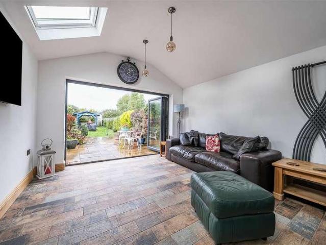 5 bed house for sale