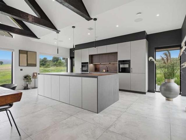 5 bed house for sale