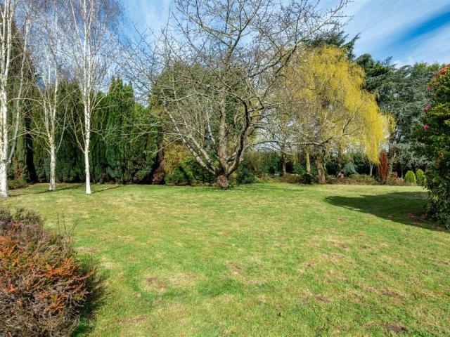 5 bed house for sale