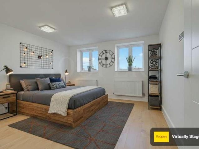5 bed house for sale