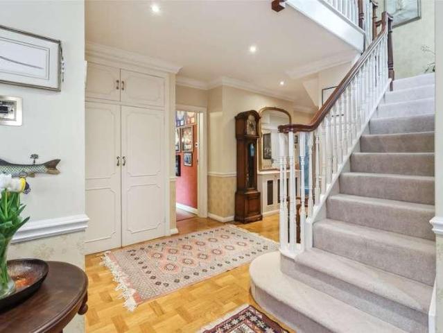 5 bed house for sale