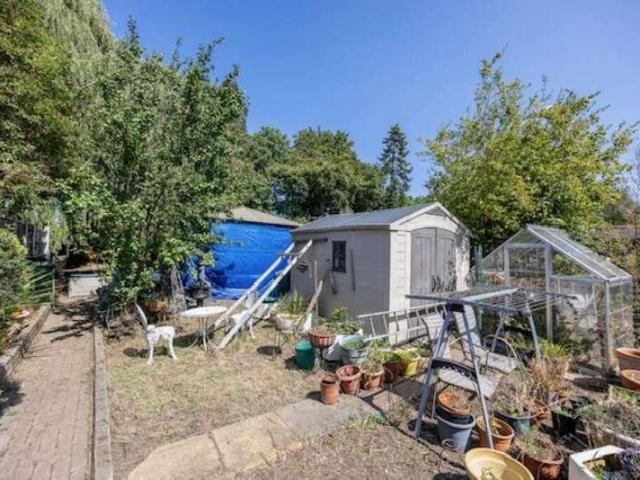 5 bed house for sale