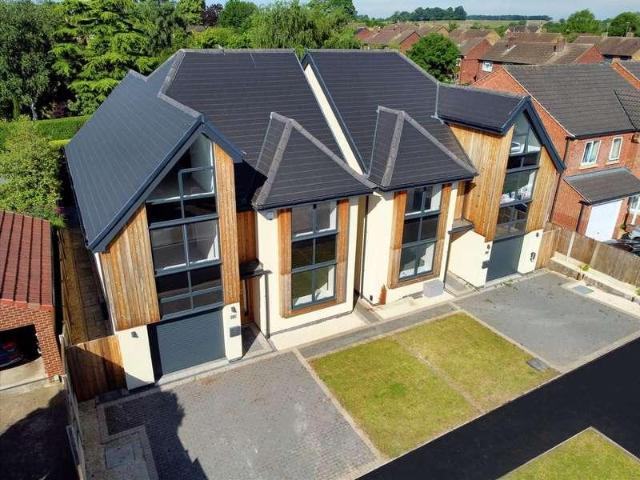 5 bed house for sale