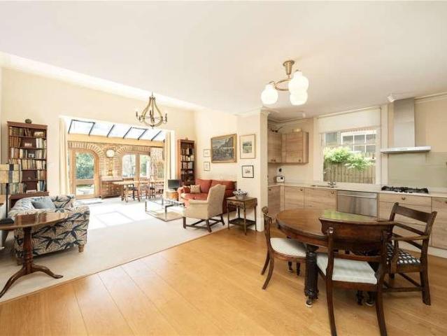 5 bed house for sale