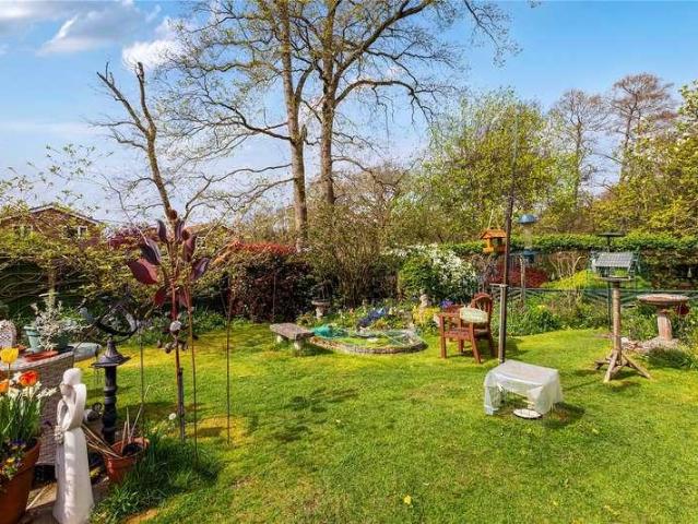 5 bed house for sale