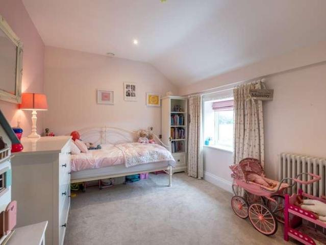 5 bed house for sale