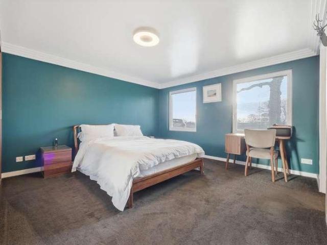 5 bed house for sale