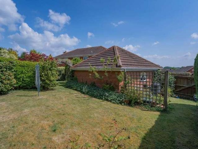 5 bed house for sale