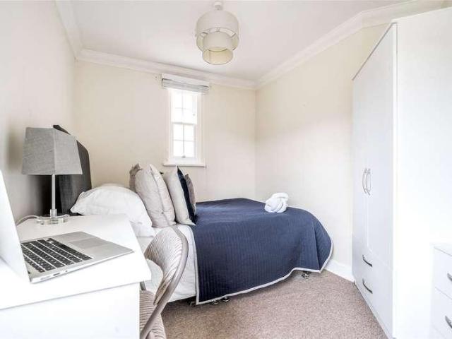 5 bed house for sale