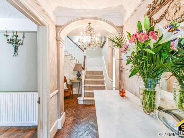 5 bed house for sale
