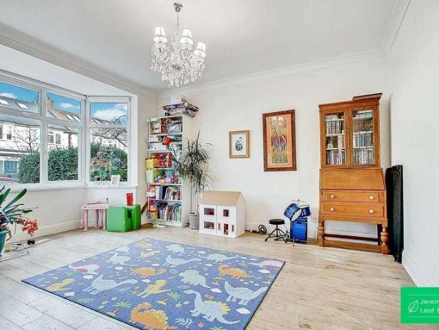5 bed house for sale