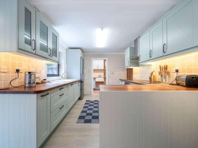 5 bed house for sale
