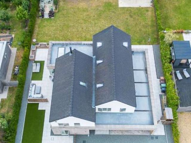 5 bed house for sale