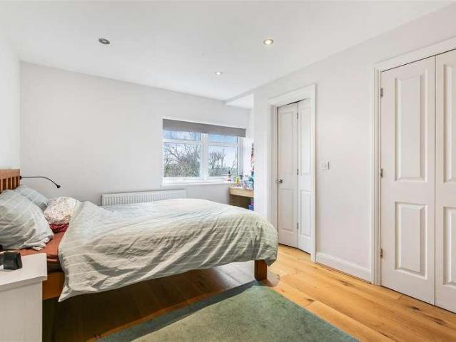 5 bed house for sale