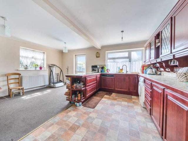 5 bed house for sale