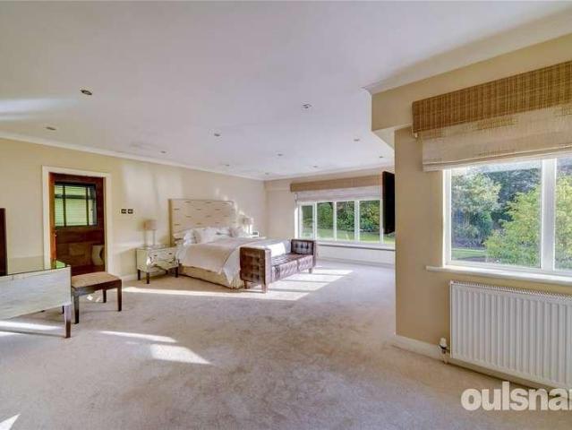 5 bed house for sale