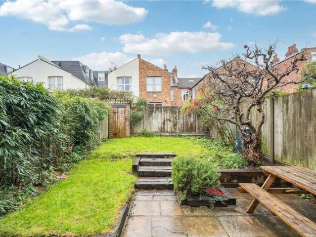 5 bed house for sale