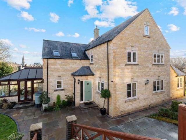 5 bed house for sale