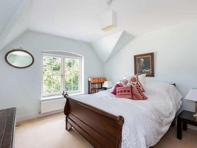 5 bed house for sale