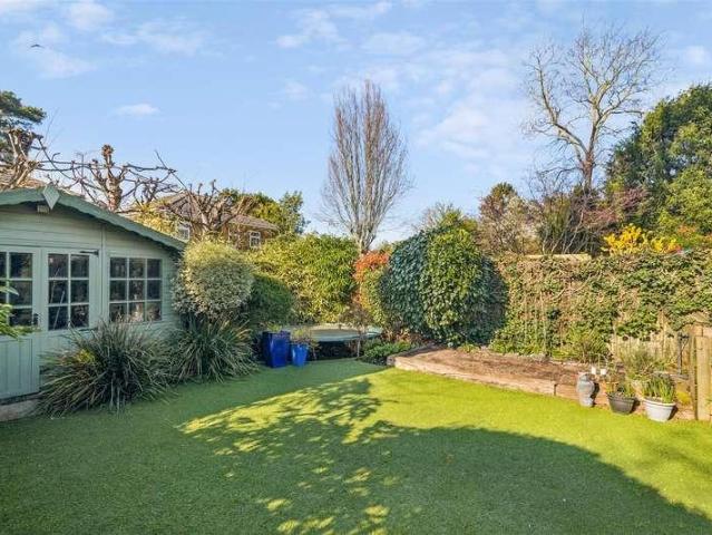5 bed house for sale