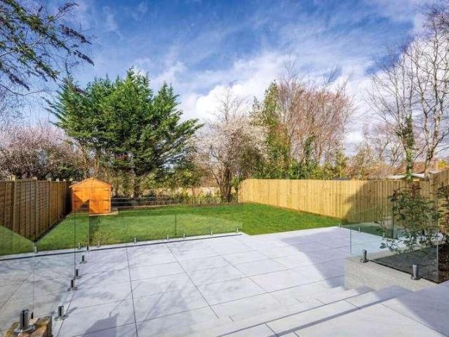 5 bed house for sale