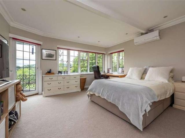 5 bed house for sale