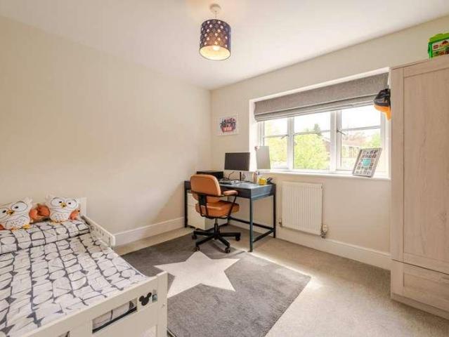 5 bed house for sale