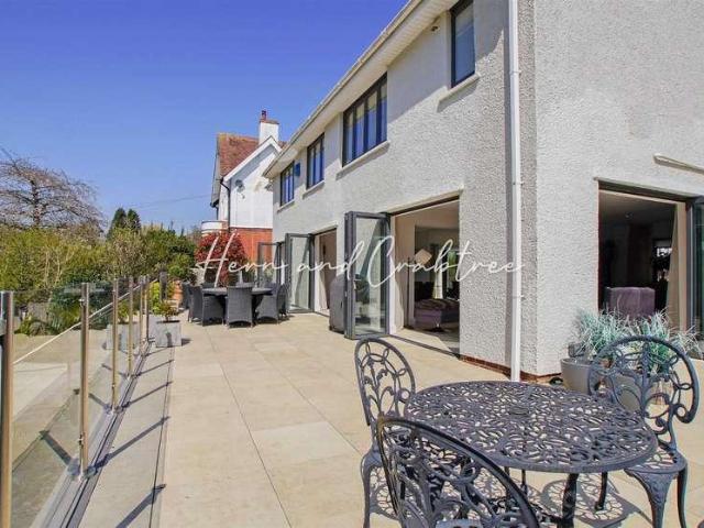 5 bed house for sale