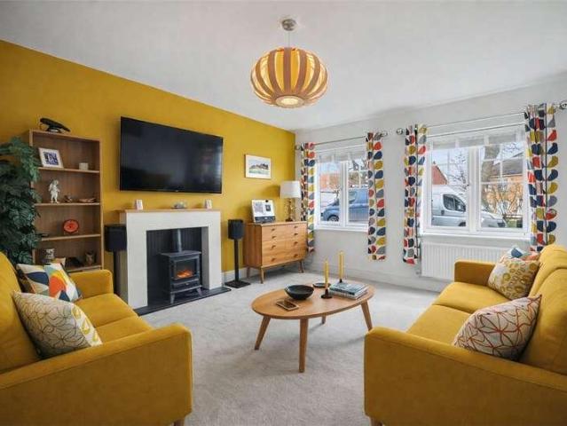 5 bed house for sale
