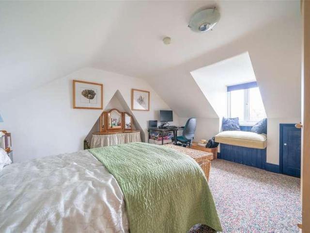 5 bed house for sale
