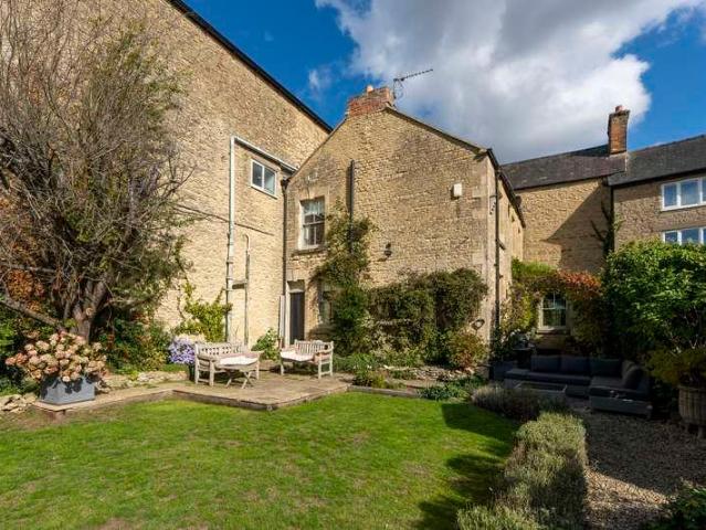 5 bed house for sale