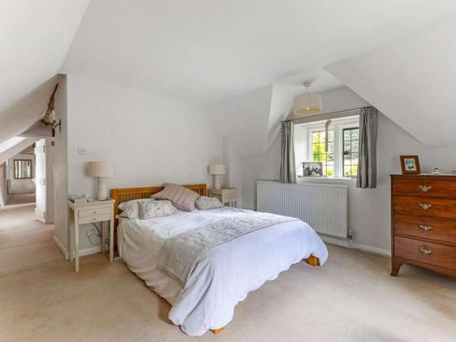 5 bed house for sale