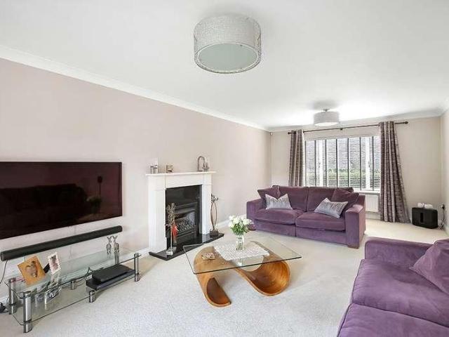 5 bed house for sale