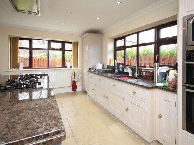 5 bed house for sale