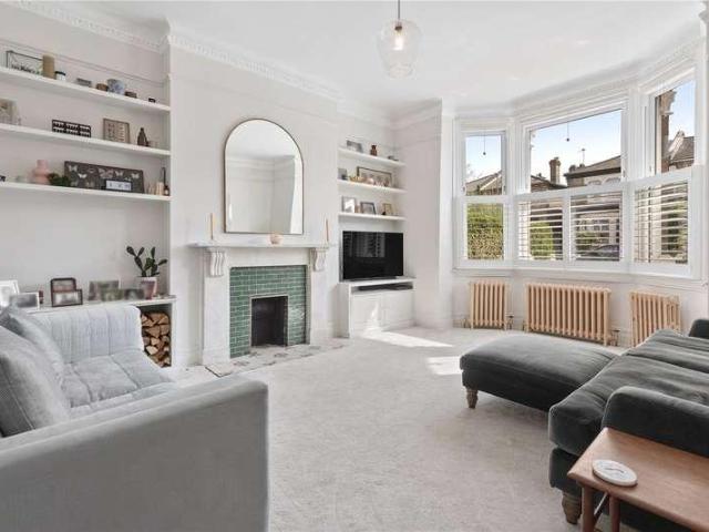 5 bed house for sale