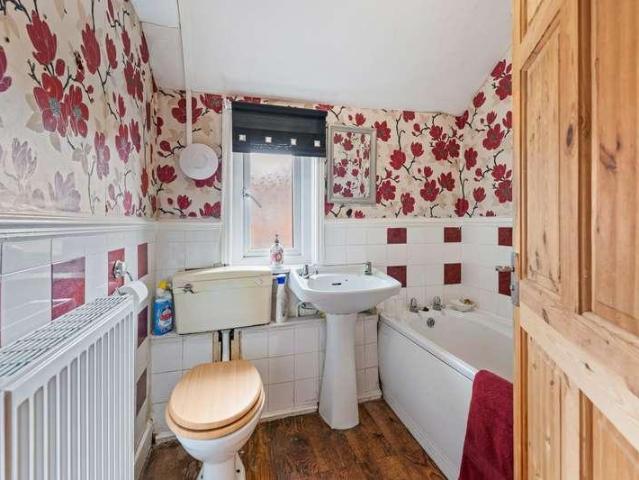 5 bed house for sale