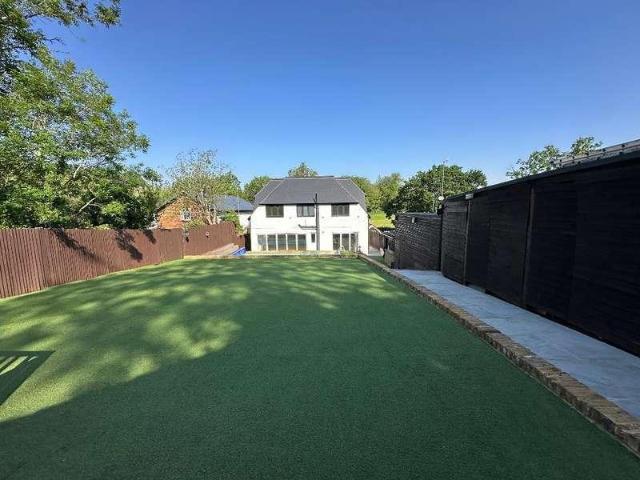 5 bed house for sale