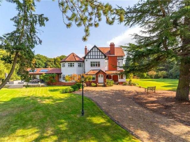 5 bed house for sale